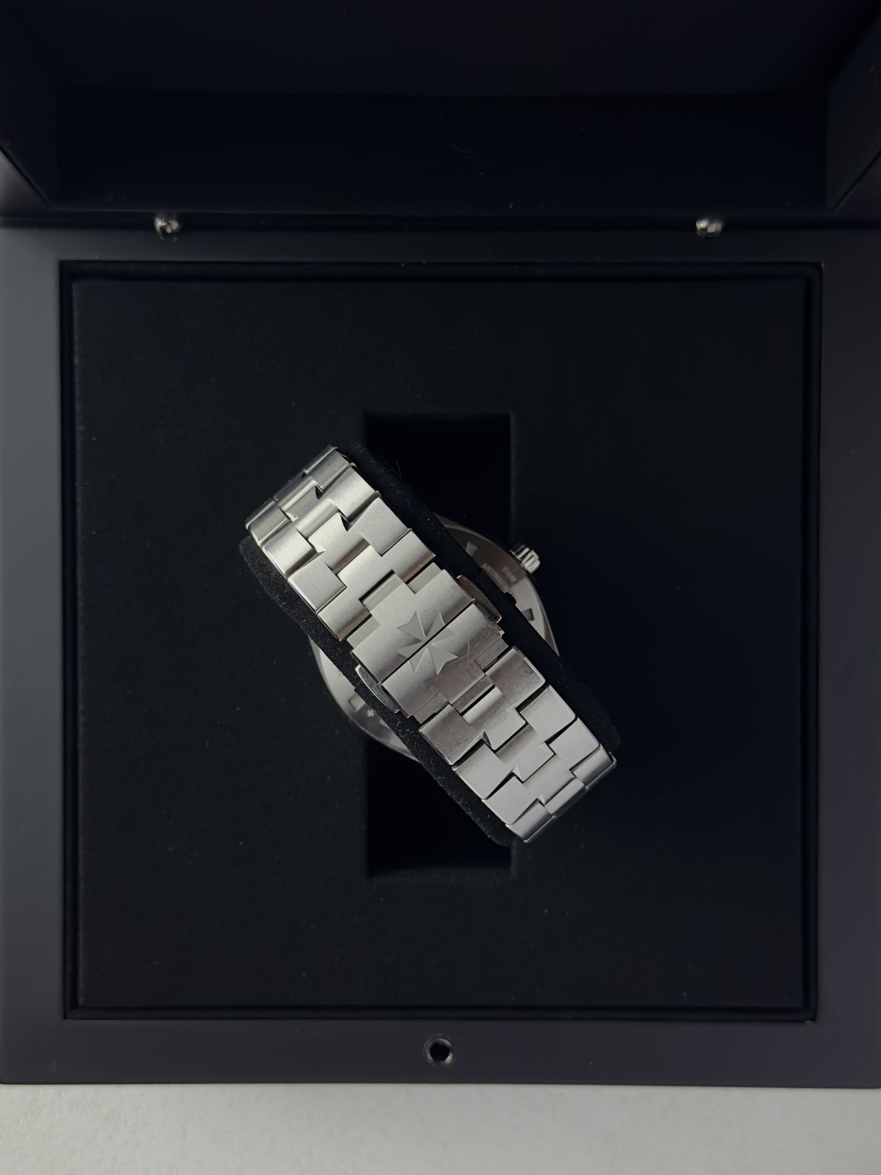 Buy Vacheron Constantin | Overseas World Time Kuwait edition 20 pcs ...